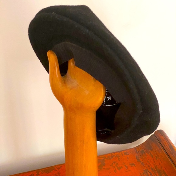 Kangol | Accessories | Kangol Black Beret | Poshmark